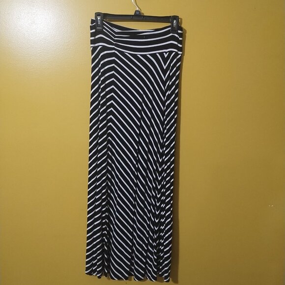 Merona | Skirts | Vintage 9s Merona Black And White Maxi Skirt S Boho ...
